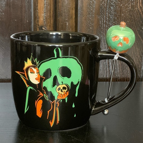 Disney | Holiday | Queen Of Halloween Disney Villains Evil Queen Mug ...